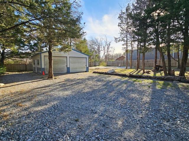304 Willow Dr, Pottsboro, TX 75076 | MLS #21215