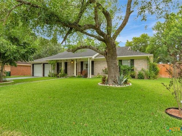 304 Tanglewood Dr, Victoria, TX 77901