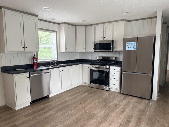 304 Valley Oak Dr, Coopersville, MI 49404