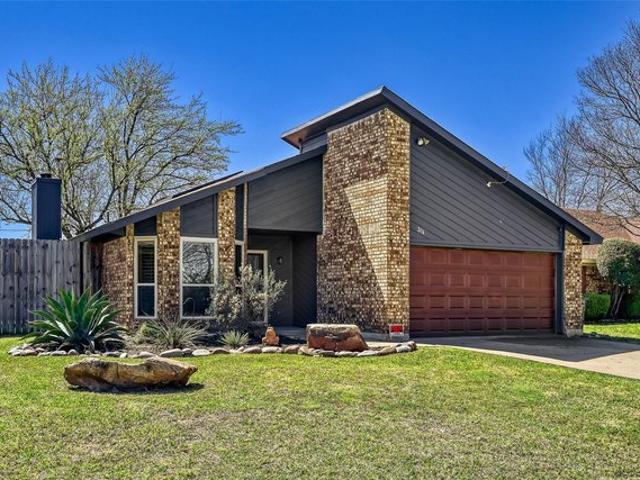 304 Valley Forge Ln, Arlington, TX 76002