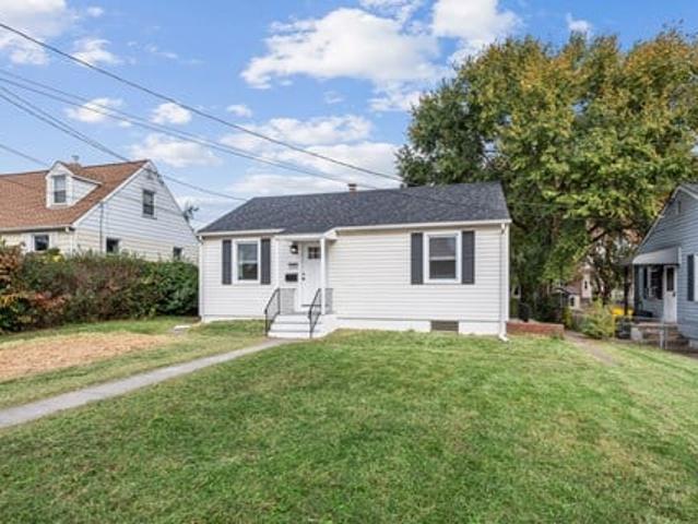 304 Vernon Avenue 4/2 900 sqft