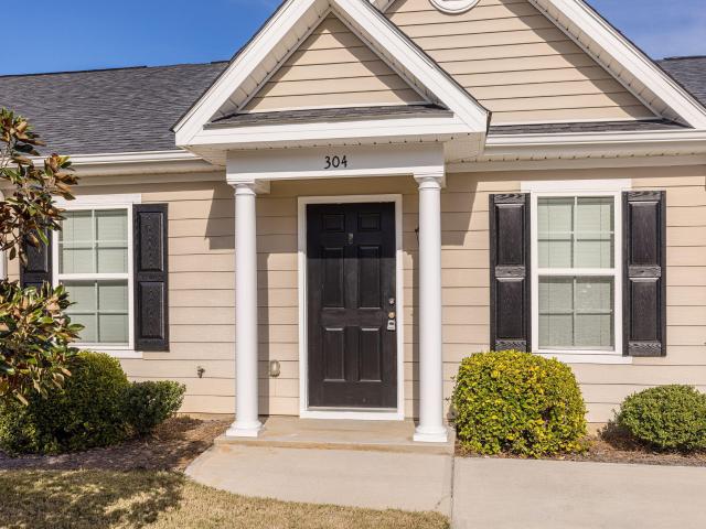 304 York Lane