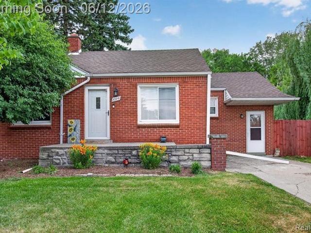 30541 Utica Rd, Roseville, MI 48066