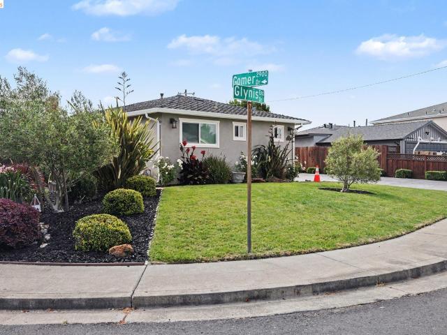 3054 Glynis Dr