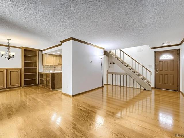 3055 S Macon Cir, Aurora, CO 80014