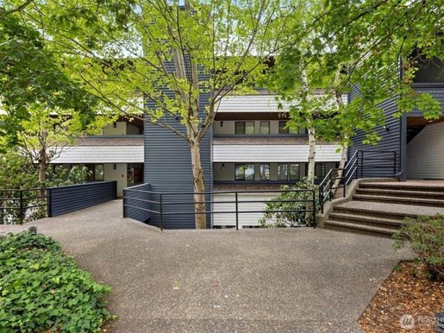 3055 80th Ave SE Apt 107, Mercer Island, WA 98040