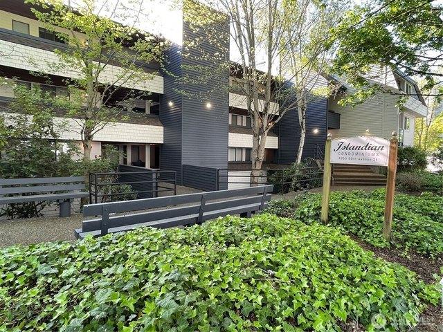 3055 80th Ave SE Apt 107, Mercer Island, WA 98040