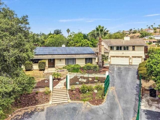 3056 Overhill Dr, Vista, CA 92084