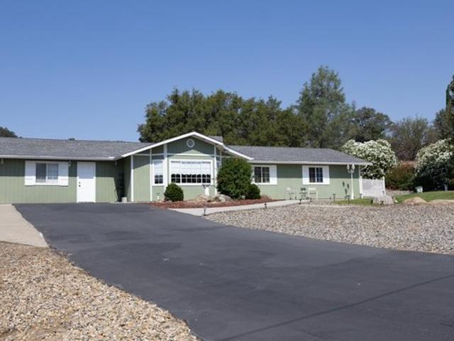 30572 Titan Dr, Coarsegold, CA 93614