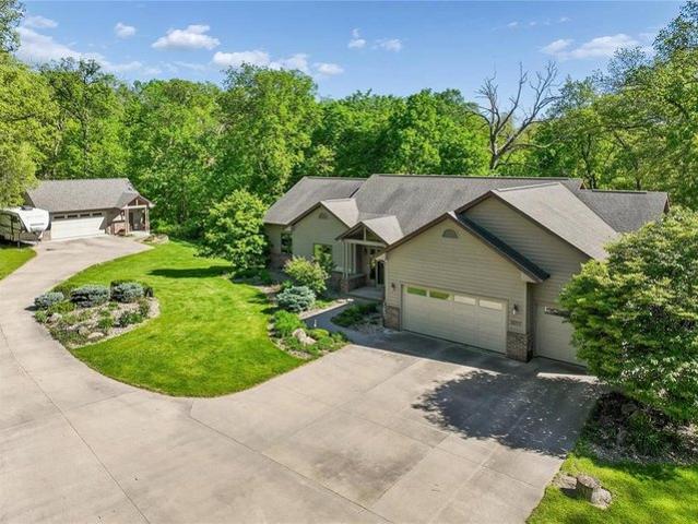 3057 Sandy Beach Rd NE, Swisher, IA 52338