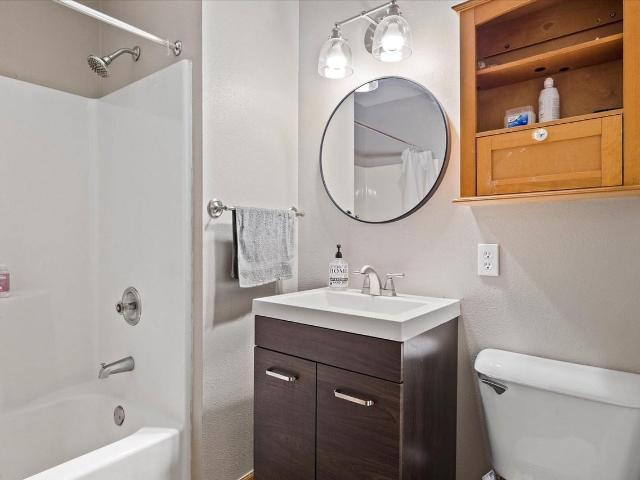 3059 61 N Downer Ave 1 Bedroom Apartment for Rent at 3059 N Downer Ave, Milwaukee, WI 53211 Upper East Side