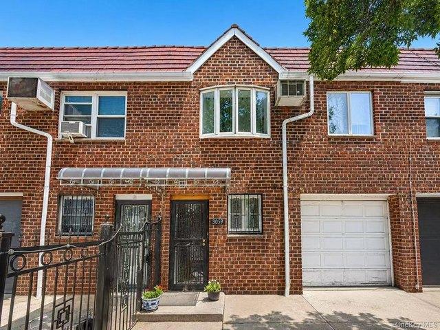 3059 82nd St, East Elmhurst, NY 11370