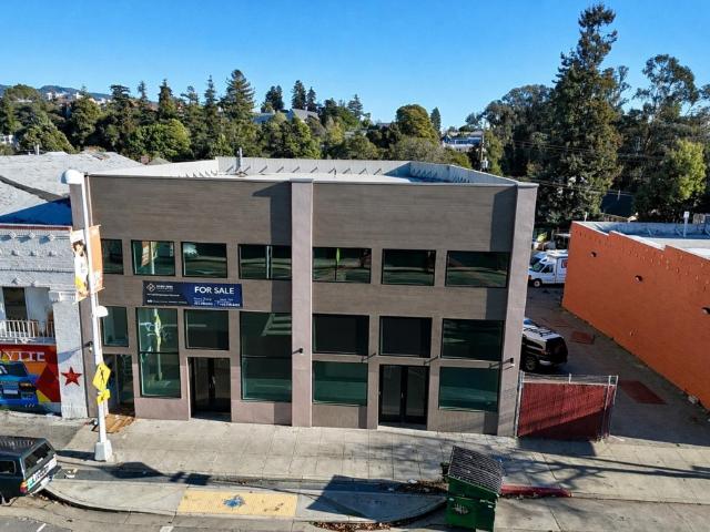 3050 Broadway