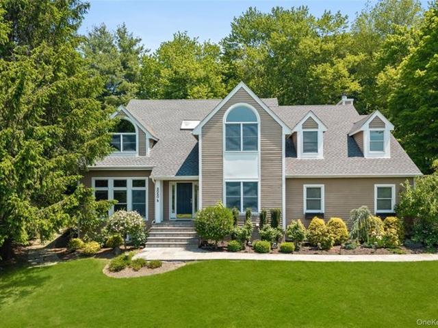 3050 Chen Ct, Yorktown Heights, NY 10598