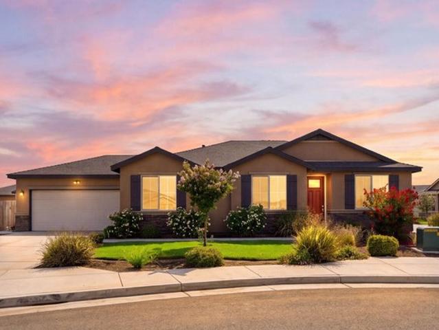 3050 Seymour St, Tulare, CA 93274