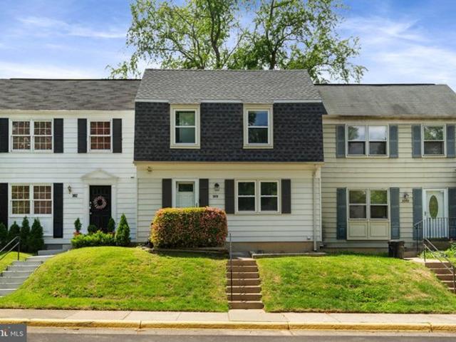 3050 Silent Valley Dr, Fairfax, VA 22031