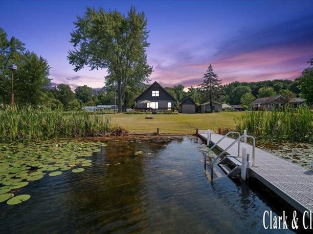 3050 Thorpe Dr, Delton, MI 49046