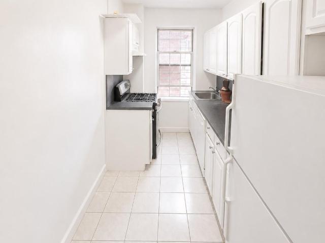 3051 Hobart Street 5B