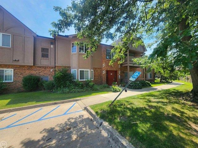 30522 Oakridge Manor Dr, Roseville, MI 48066