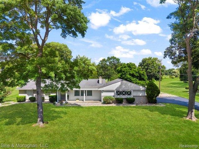 3052 Angelus Dr, Waterford Township, MI 48329