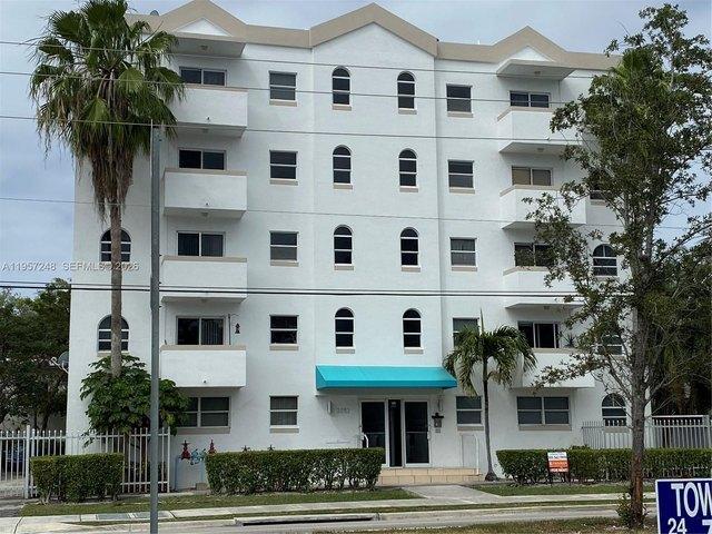 3052 SW 27th Ave Apt 301, Miami, FL 33133