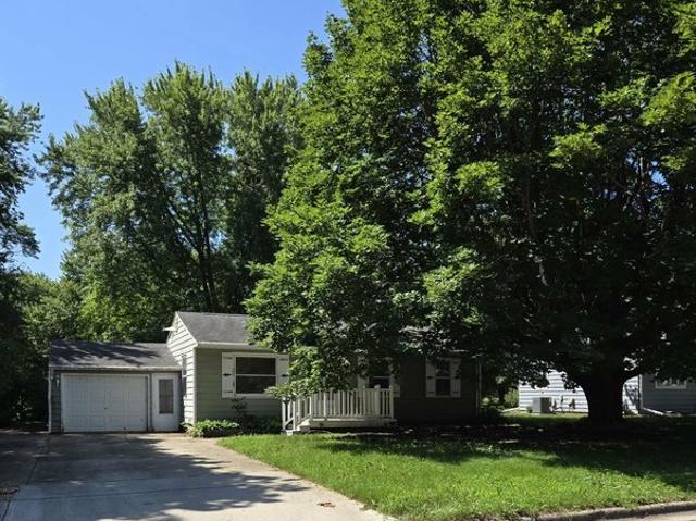 305 21st St, Spirit Lake, IA 51360