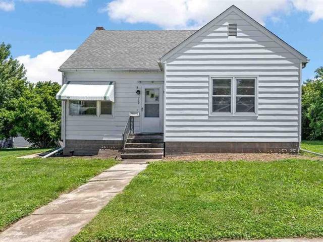 305 7th Ave, Clarence, IA 52216