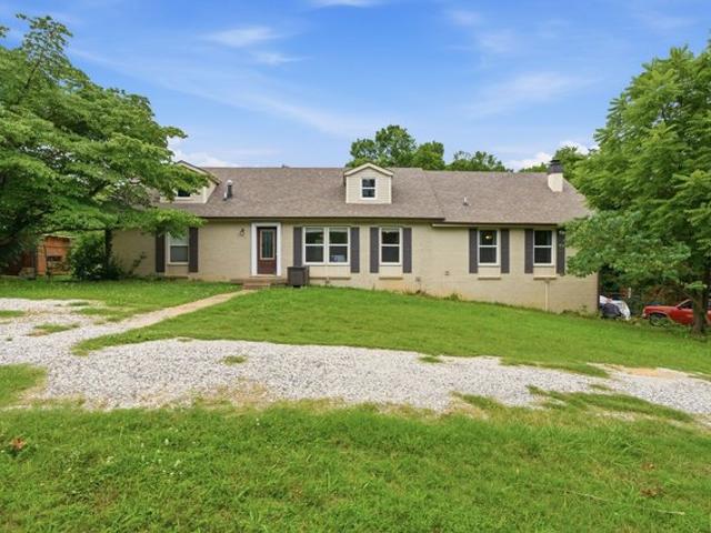 305 Cainridge Dr, Clarksville, TN 37040