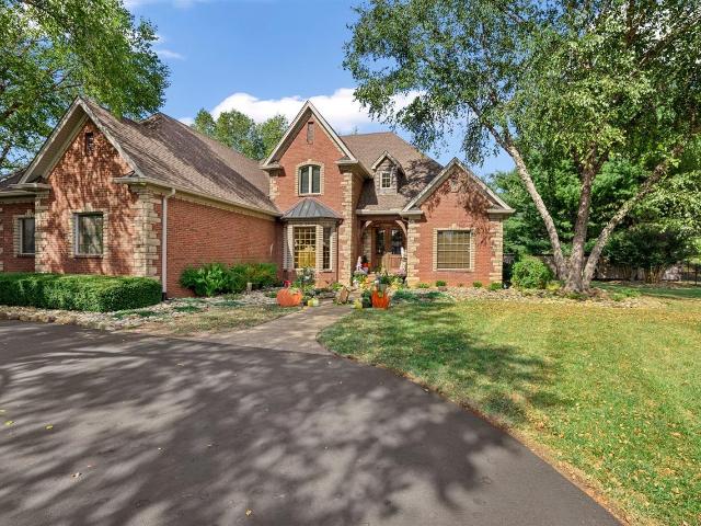 305 Calumet Way