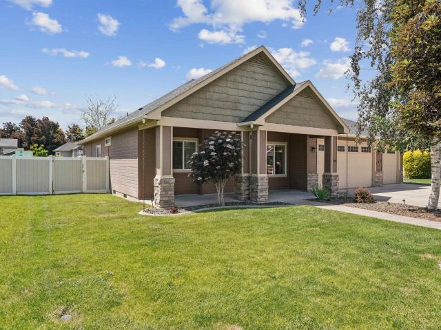 305 Crimson Cir E
