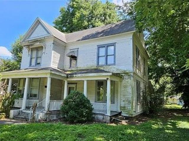 305 Cypress St, Charleston, MO 63834