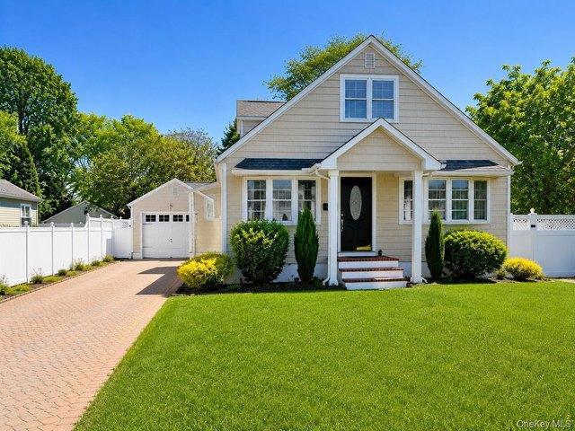 305 Arnold Ave, West Babylon, NY 11704