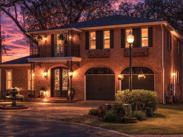305 Boggy Bayou Ct, Niceville, FL 32578
