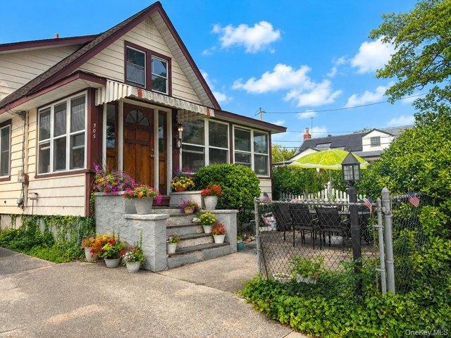 305 Bayville Ave, Bayville, NY 11709
