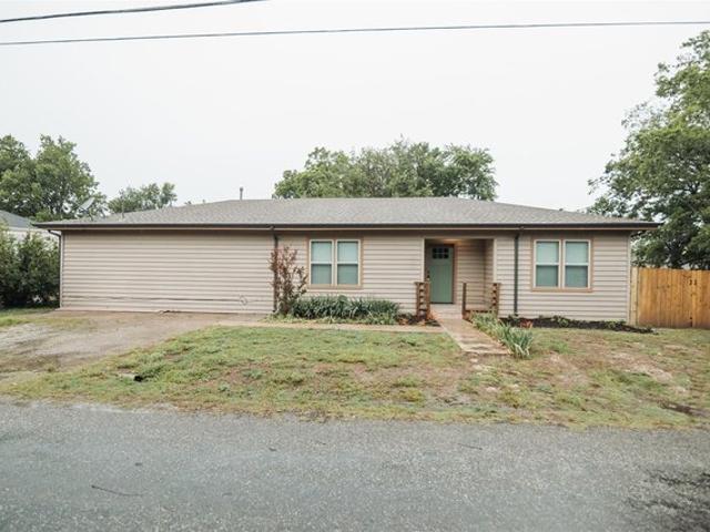 305 Ball St, Tom Bean, TX 75491