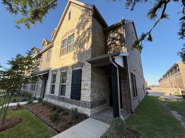 305 Blackthorne Drive