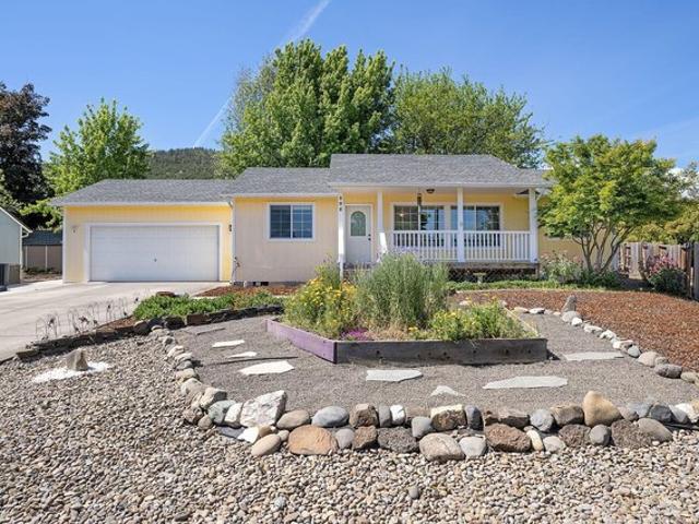 305 Blackberry Ct, Talent, OR 97540