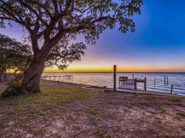 305 Garcon Point Rd, Milton, FL 32583 | MLS #676523