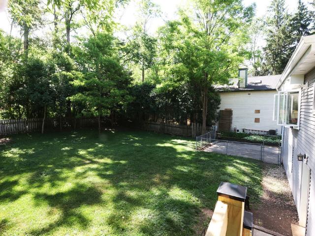 305 Glenice Parkway