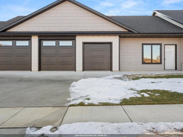 305 Greenview Dr, Yankton, SD 57078