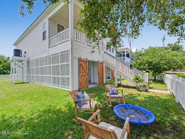 305 Davis Avenue