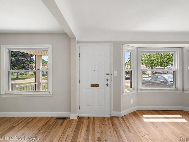 305 Devillen Avenue