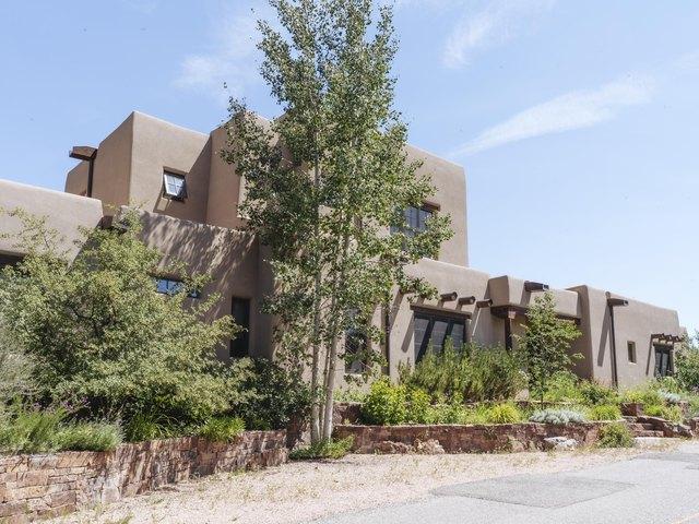 305 DE Vargas Ln, Taos, NM 87571