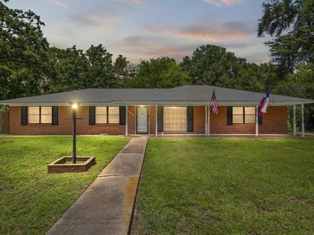 305 Dellbrook Dr, Longview, TX 75604