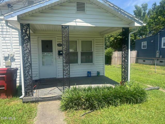 305 Dyer Street