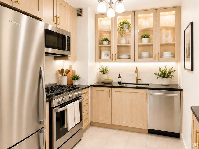 305 E 40TH Street 2L