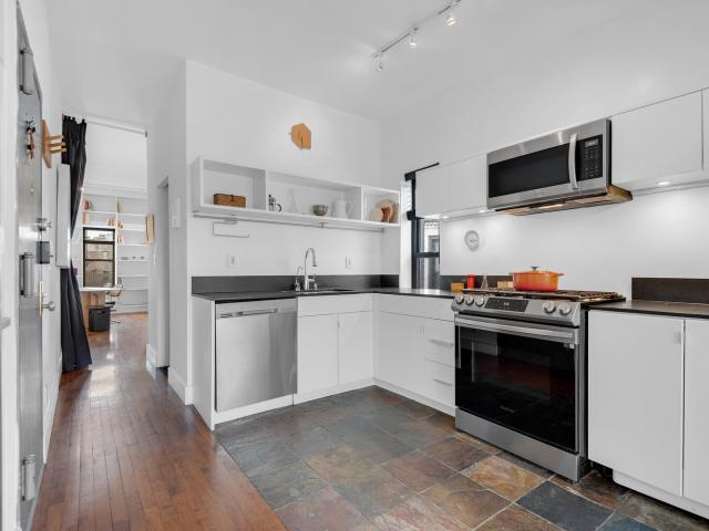 305 E 4TH Street 5