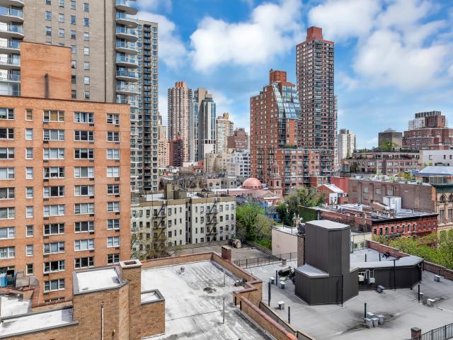305 E 72ND Street 11IS
