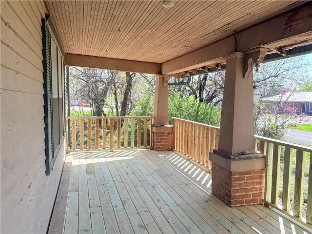 305 E 8th Street