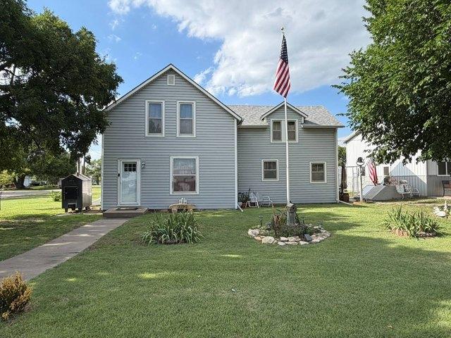 305 E 13th St, Russell, KS 67665